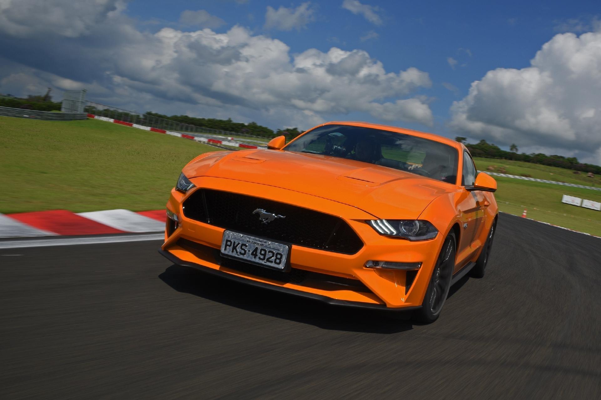 Auto Escola do RS oferece aulas de direção em Ford Mustang com 466 cv