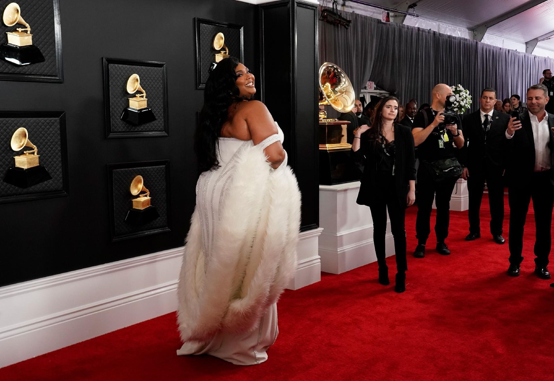 Lana Del Rey comprou vestido para o Grammy 2020 no shopping: "Vi e ...