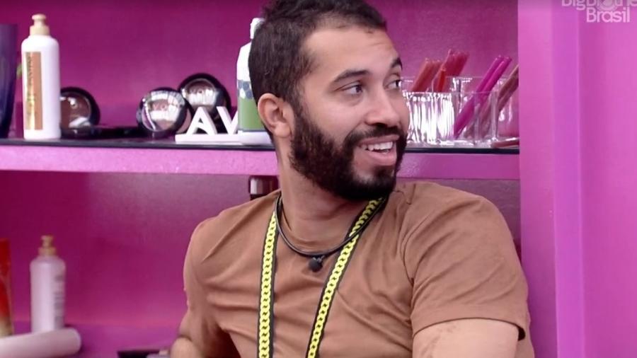 BBB 21: Gilberto diz que fora do reality não gostava de ser filmado