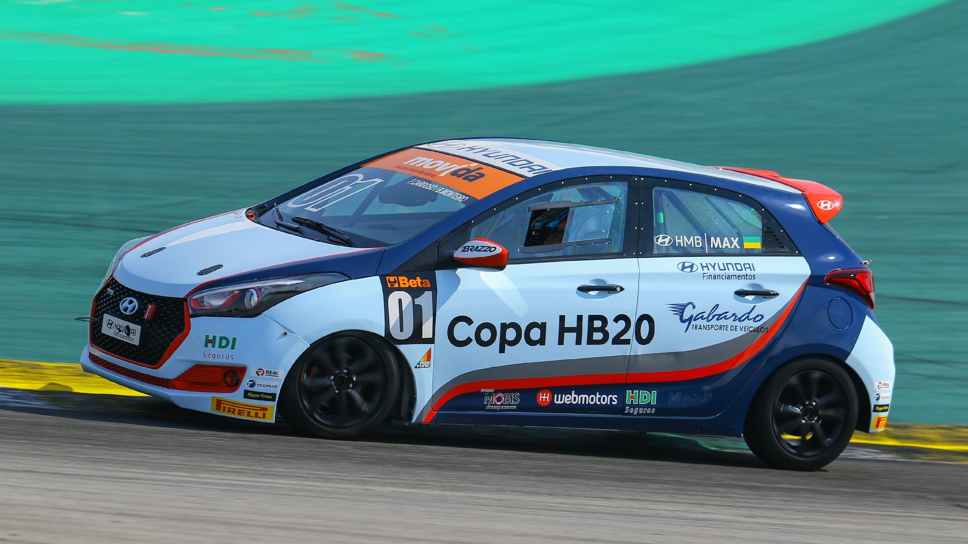 Pilotamos um HB20 de corrida em Interlagos