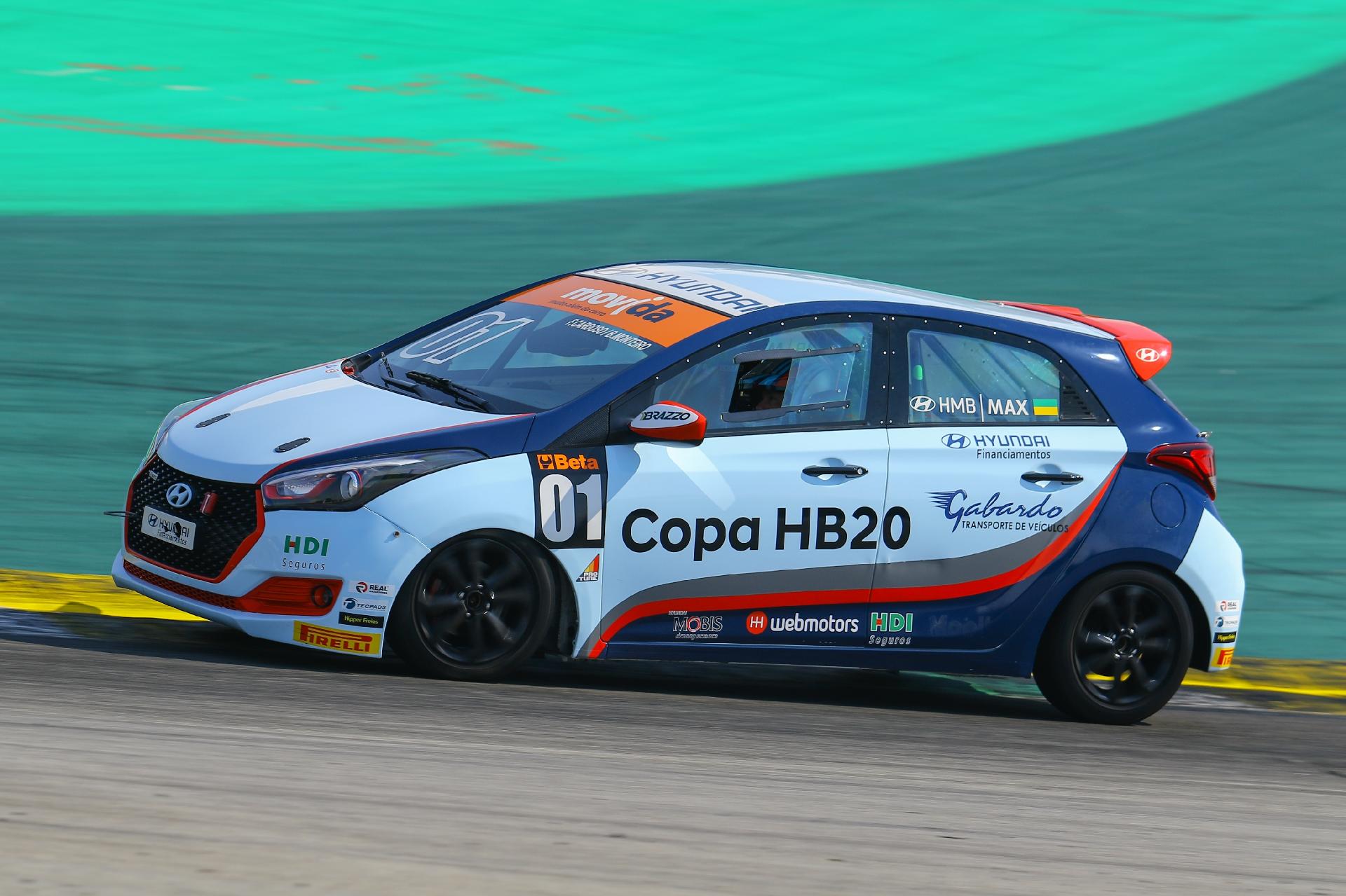Fotos: Como é pilotar um Hyundai HB20 de corrida - 18/04/2020 - BOL BOL