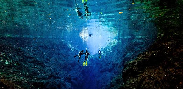 Mergulhamos na Lagoa Misteriosa, o abismo azul de Bonito, no MS