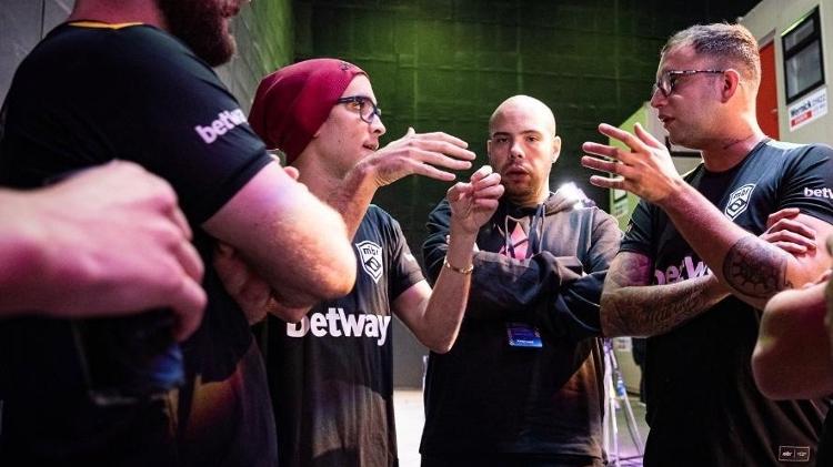 CS:GO: dead, da MiBR, é suspenso por trapaça; entenda e veja ...