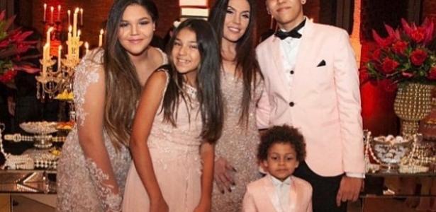 Simony faz declaração fofa aos quatro filhos: 'Não seria nada sem vocês ...