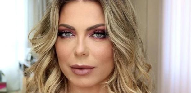 Sheilla Mello chega aos 45 solteira e há seis meses sem beijar