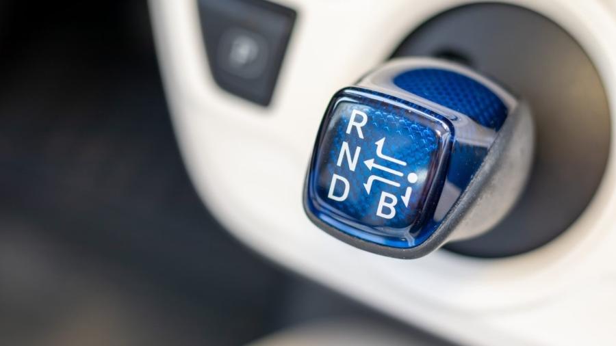 Para que serve a posição B que vem no câmbio de alguns carros