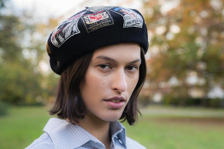 Como é feita a boina francesa? Grife de 190 anos revela seus bastidores ...