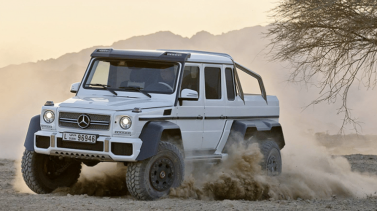 Pedro Pascal e seus carrões: ator tem garagem repleta de veículos raros ...