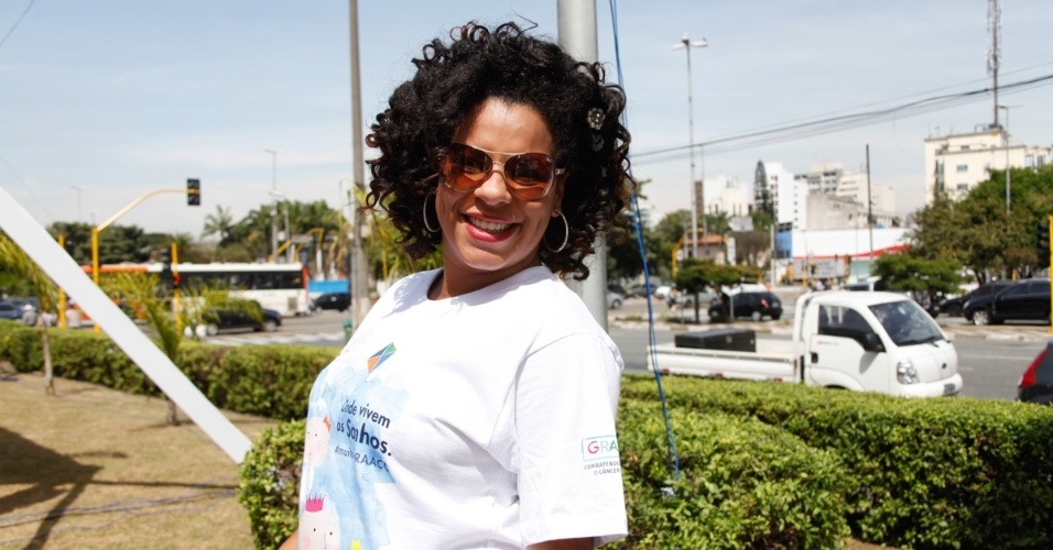 Famosos participam de evento beneficente em São Paulo - Fotos - UOL TV ...