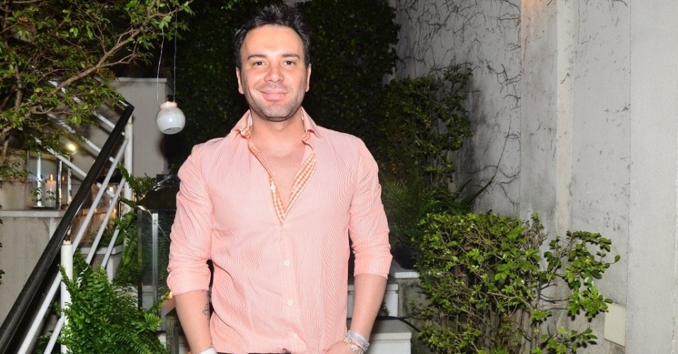 Veja famosos em festa de Danilo Faro em SP - Fotos - UOL TV e Famosos
