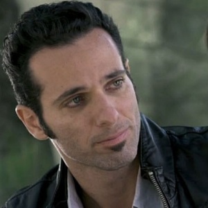 Em "Amor à Vida", Pérsio revela para Rebeca que foi um terrorista ...