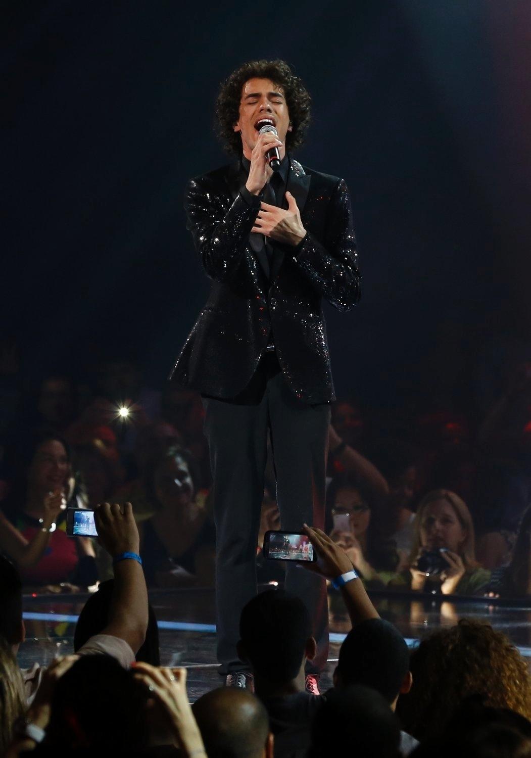 Veja fotos de Sam Alves - Fotos - UOL TV e Famosos