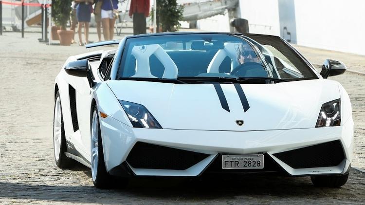 Cadillac, 'calhambeque' e mais: a garagem de clássicos de Roberto ...