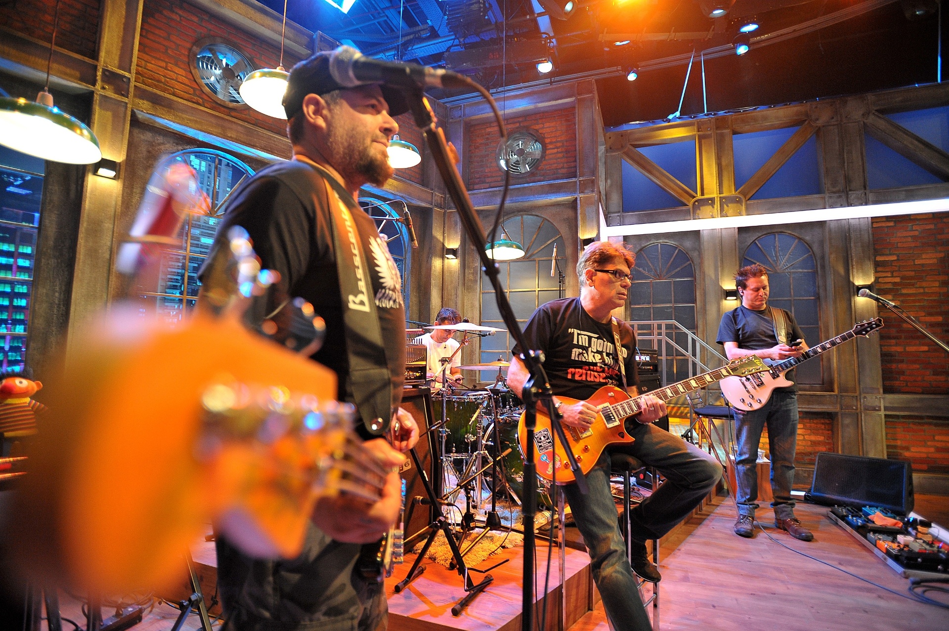 Fotos: Roger do "Ultraje a Rigor" nos bastidores do "The Noite" - 09/04 ...