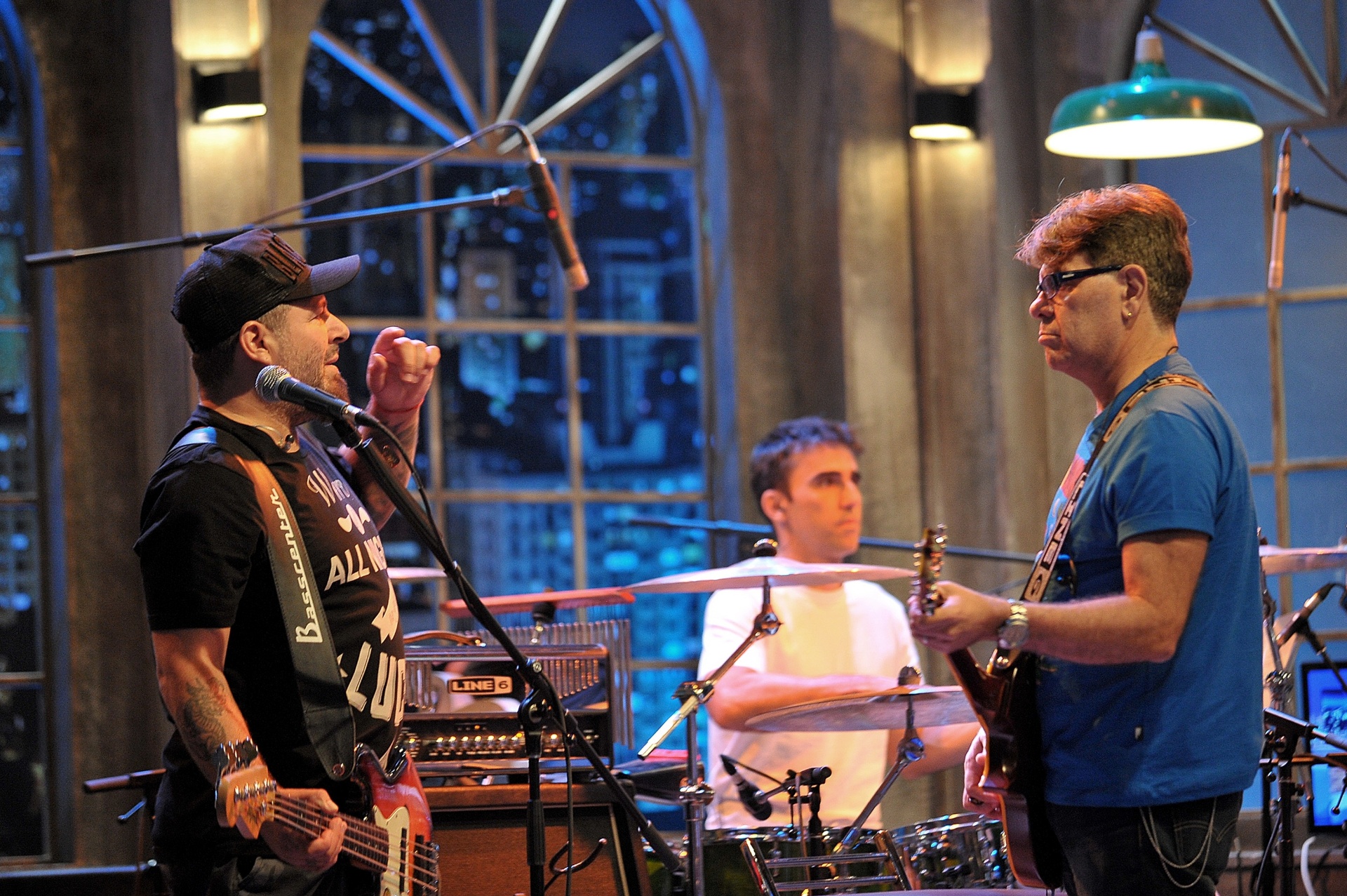 Fotos: Roger do "Ultraje a Rigor" nos bastidores do "The Noite" - 09/04 ...