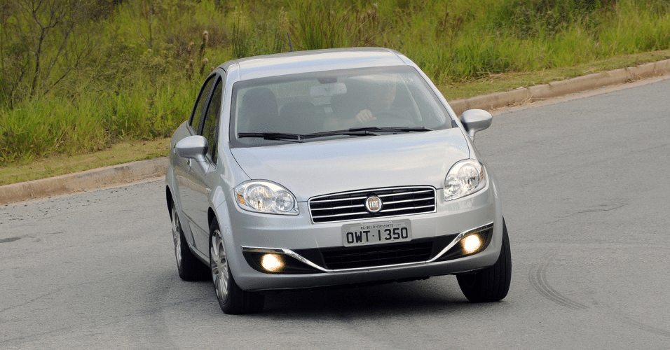 Fiat Linea Essence com câmbio manual é "carro neutro" por R$ 55.850 ...