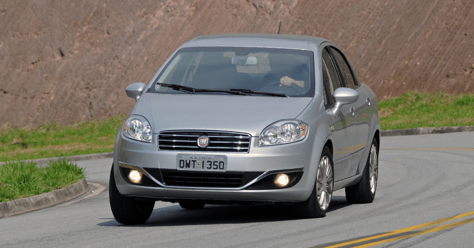 Fiat Linea Essence com câmbio manual é "carro neutro" por R$ 55.850 ...