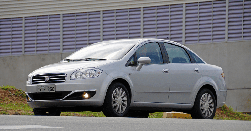 Fiat Linea Essence com câmbio manual é "carro neutro" por R$ 55.850 ...