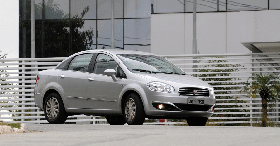 Fiat Linea Essence com câmbio manual é "carro neutro" por R$ 55.850 ...