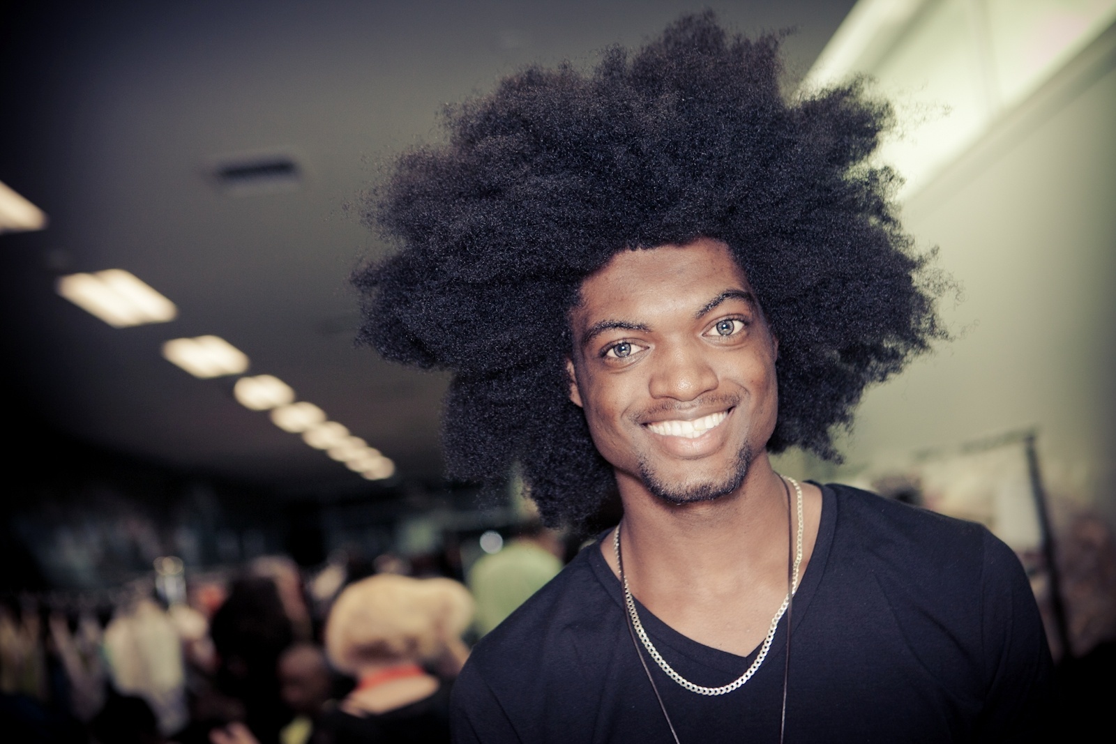 Fotos: Beleza afro: na Angola Fashion Week, convidados exibem looks ...