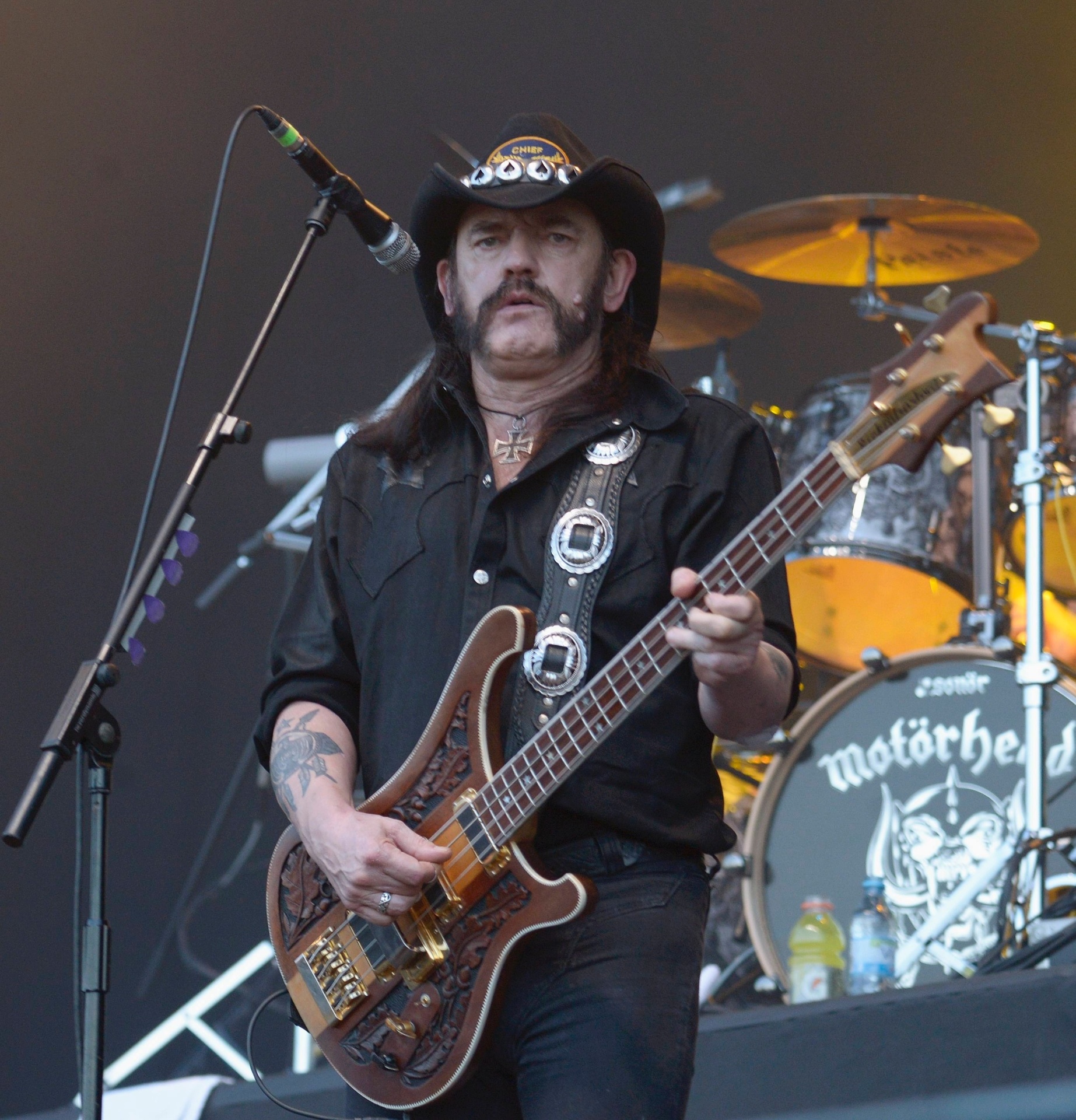 Documentário revela um Lemmy Kilmister eclético e fã do Evanescence ...