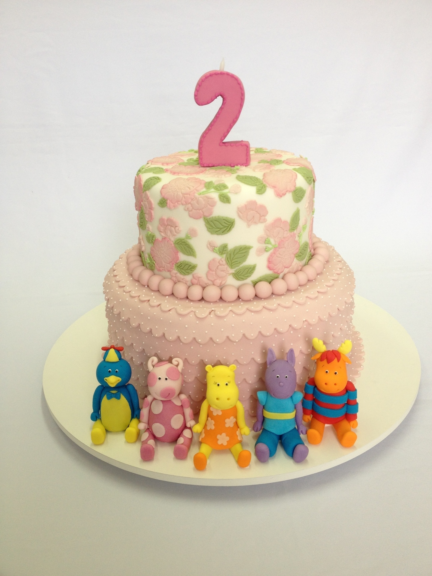 Fotos: Veja 70 bolos de aniversário decorados com personagens infantis ...