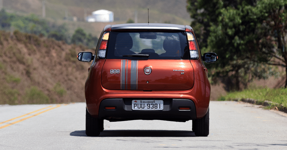 No Fiat Uno Sporting, R$ 47.730, esportividade é efeito especial - 22 ...