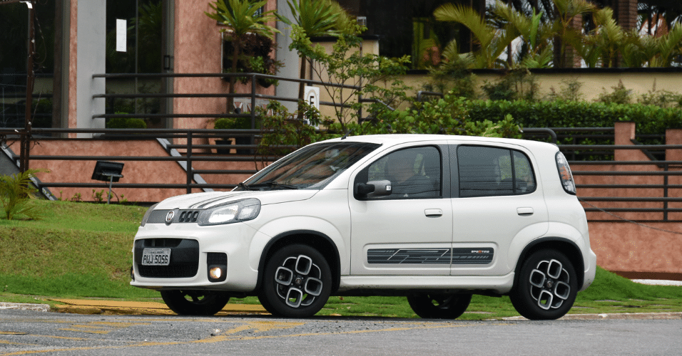 Fotos: Fiat Uno Sporting Dualogic 2015 - 17/12/2014 - UOL Carros