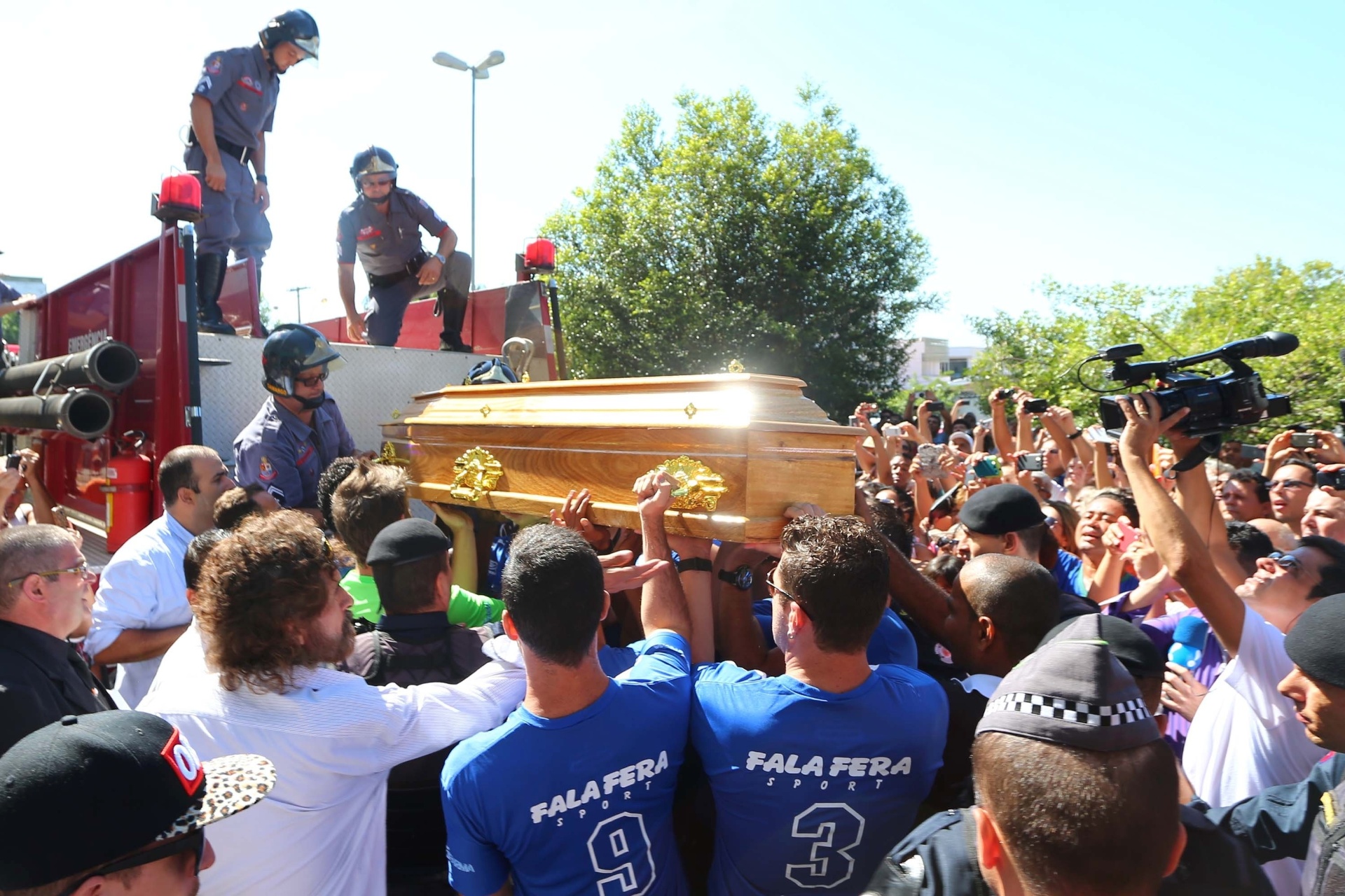 Fotos: Fãs, amigos e familiares se despedem do sertanejo José Rico, em ...