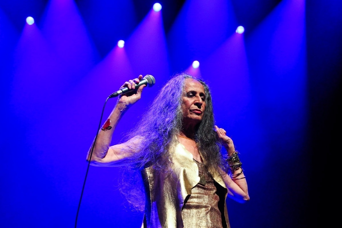 Ao ritmo do candomblé, Maria Bethânia encerra turnê em Portugal - 28/05 ...