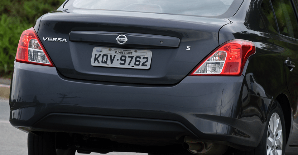Nissan Versa, R$ 41.990, agora é 1.0 e nacional para bater Cobalt e cia ...