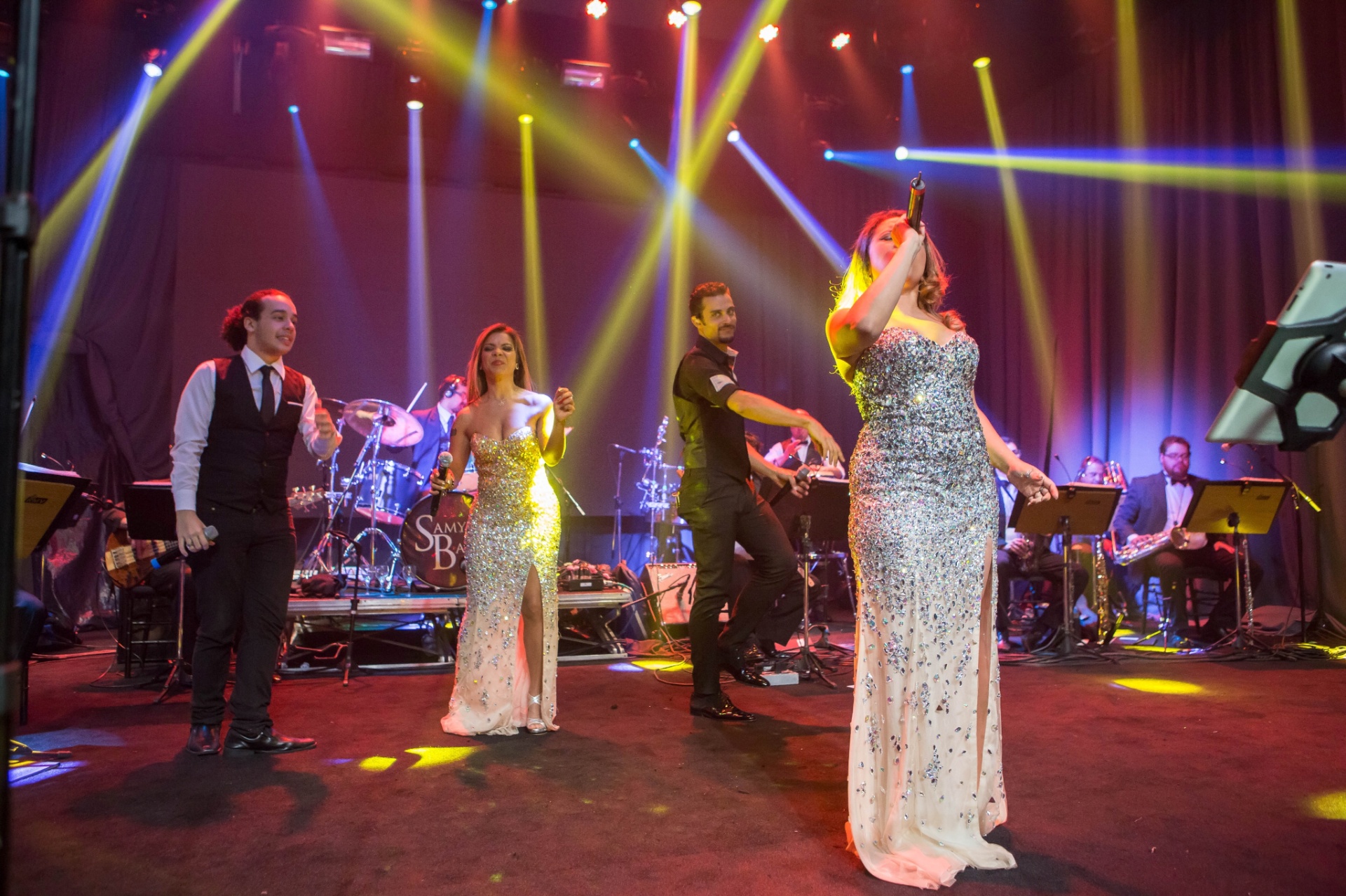 Fotos: A banda de baile Samy's Band se apresenta em um casamento - 03 ...