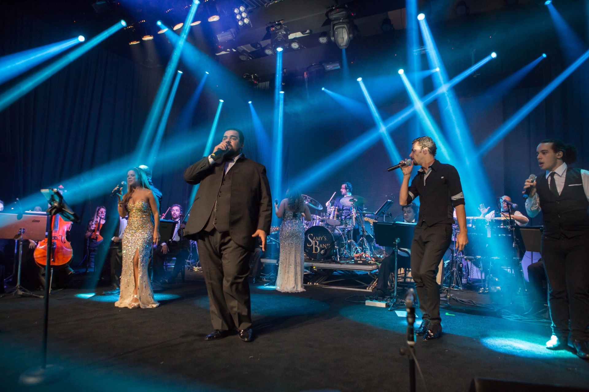 Fotos: A banda de baile Samy's Band se apresenta em um casamento - 03 ...