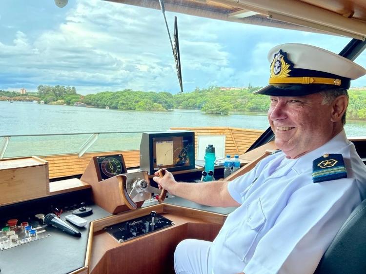 Carlos Nascimento lança navio para passeios no Tietê: 'Sonho de ...