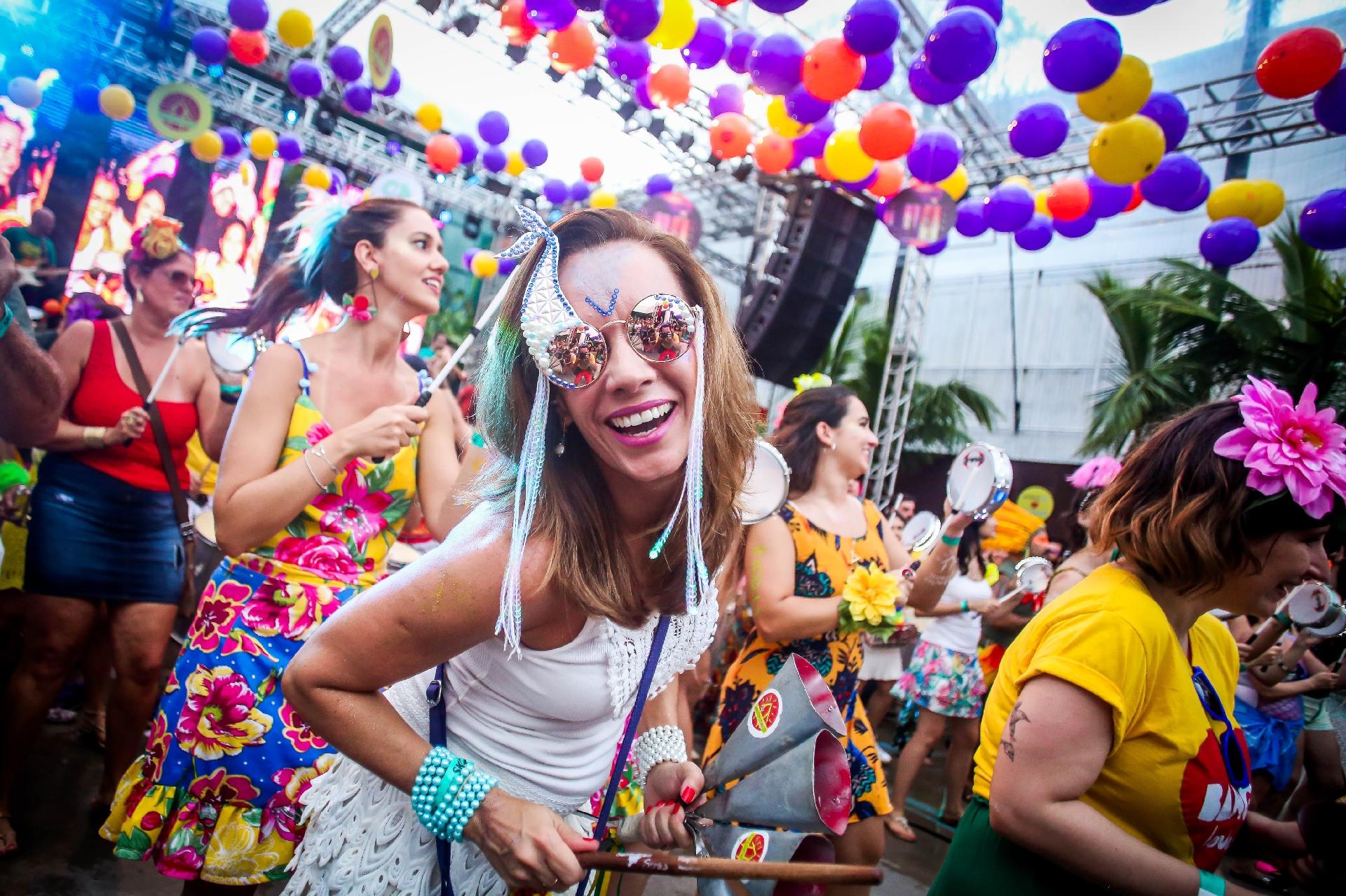 Fotos: Bangalafumenga agita o pré-Carnaval em pleno domingão em São ...