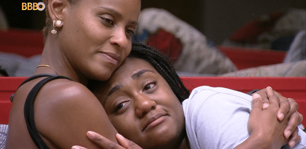 BBB 23: Sarah cai no choro e é confortada por Aline