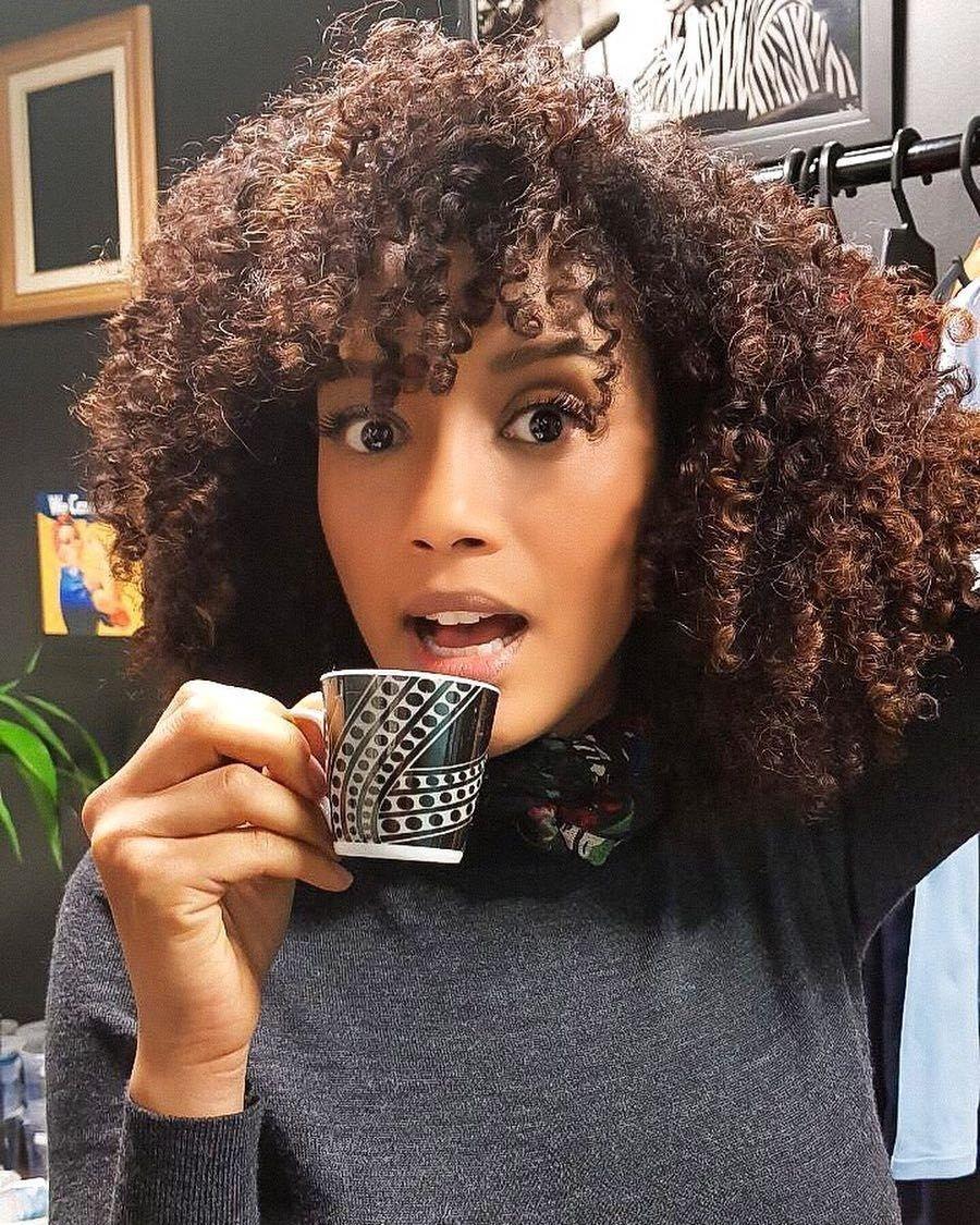 Fotos: Famosas que aderiram à moda da franja cacheada - 10/09/2018 ...