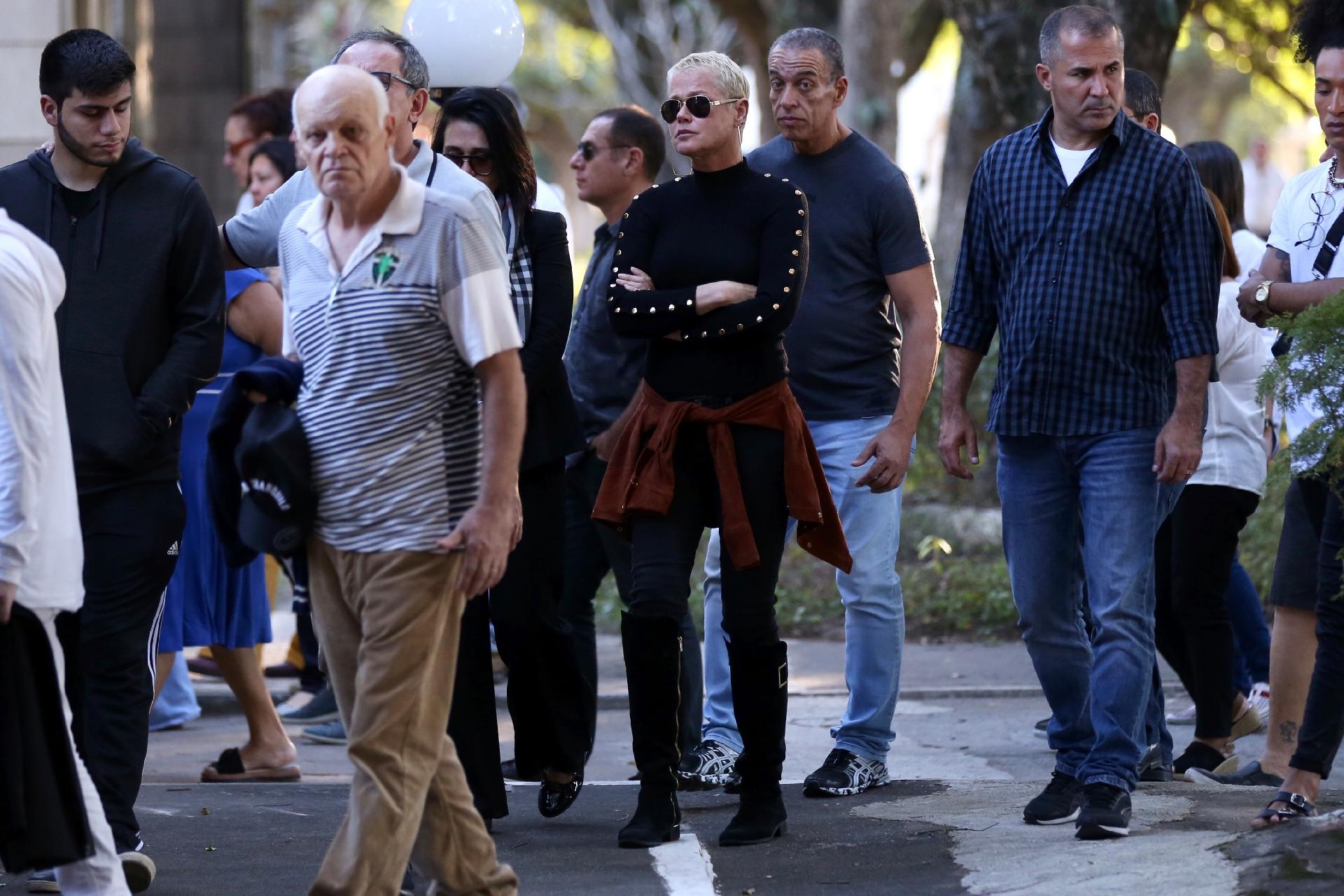 Xuxa e mais famosos vão a velório de ex-diretor da Globo Mário Lúcio ...
