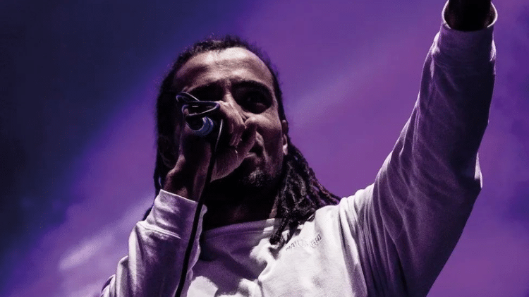 Quem é Akala, rapper apontado como novo namorado de Angelina Jolie