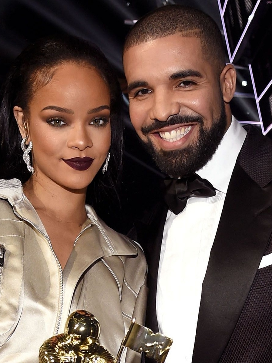 Rihanna E Drake Qual E Meu Nome Rihanna Volta A Namorar O Rapper