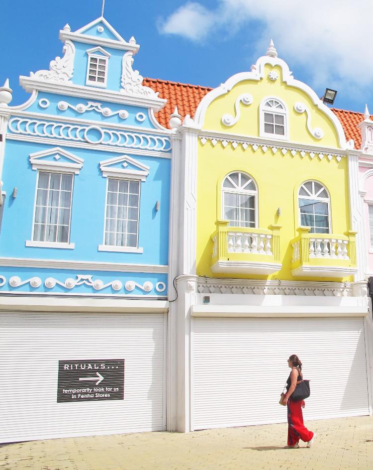 Lua de mel em Aruba vale a pena? Nosso repórter foi do casório para lá