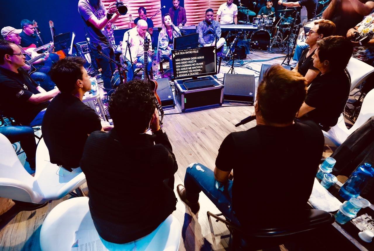 Show Amigos 20 Anos: O que esperar da turnê dos sertanejos