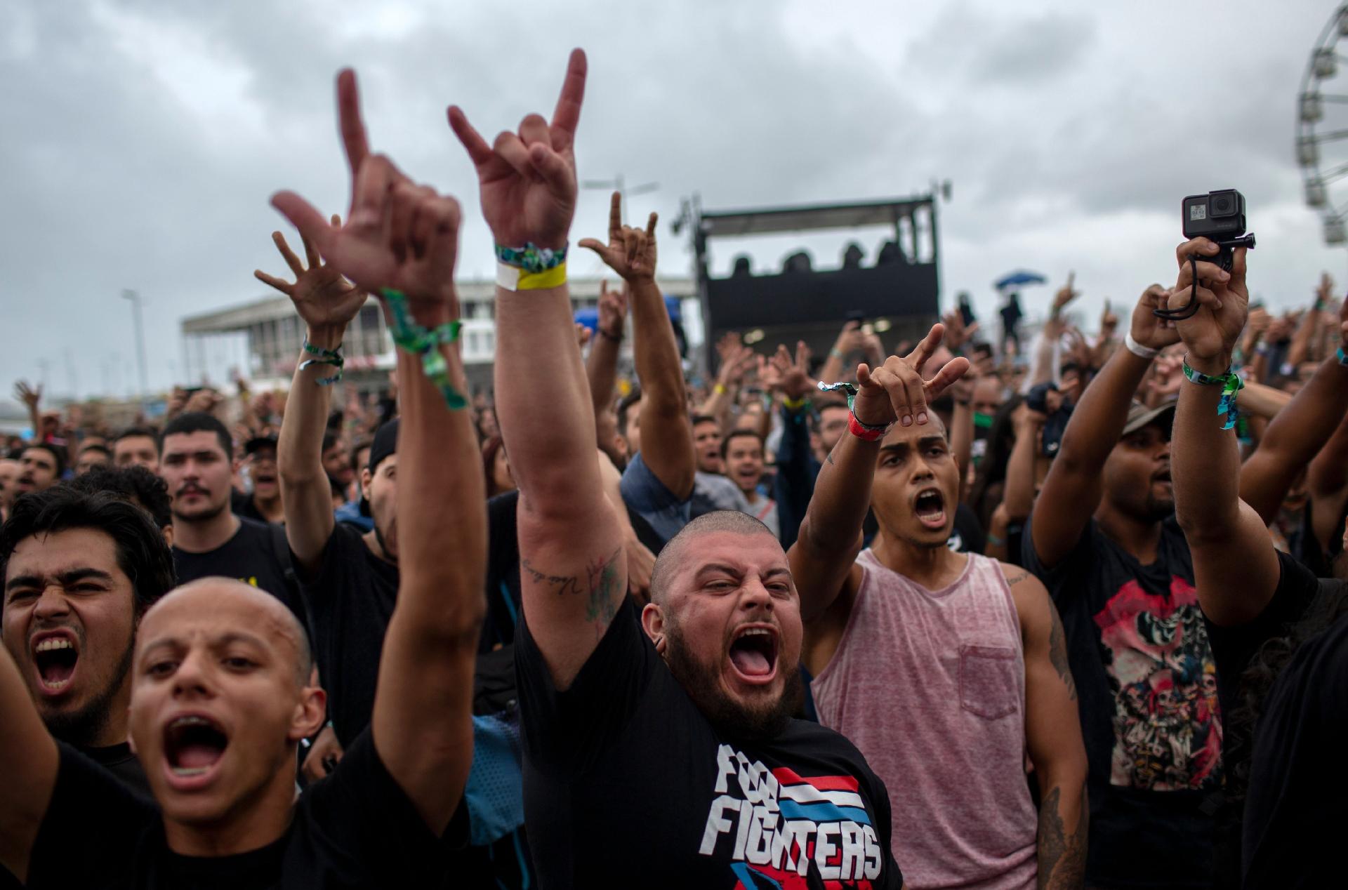 Rock in Rio: Tênis "afundado na lama" vira ímã de selfies e histórias ...