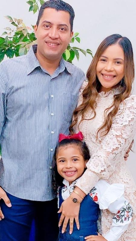 Amanda Wanessa canta desde a infância e brinca como blogueira gospel