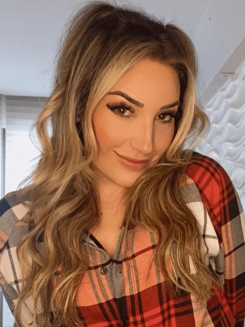 Amanda Mora's Instagram, Twitter & Facebook on IDCrawl