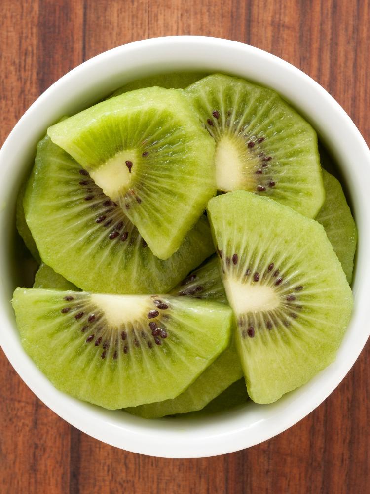 BENEFÍCIOS DO KIWI: reduz estresse, faz bem para pele e emagrece
