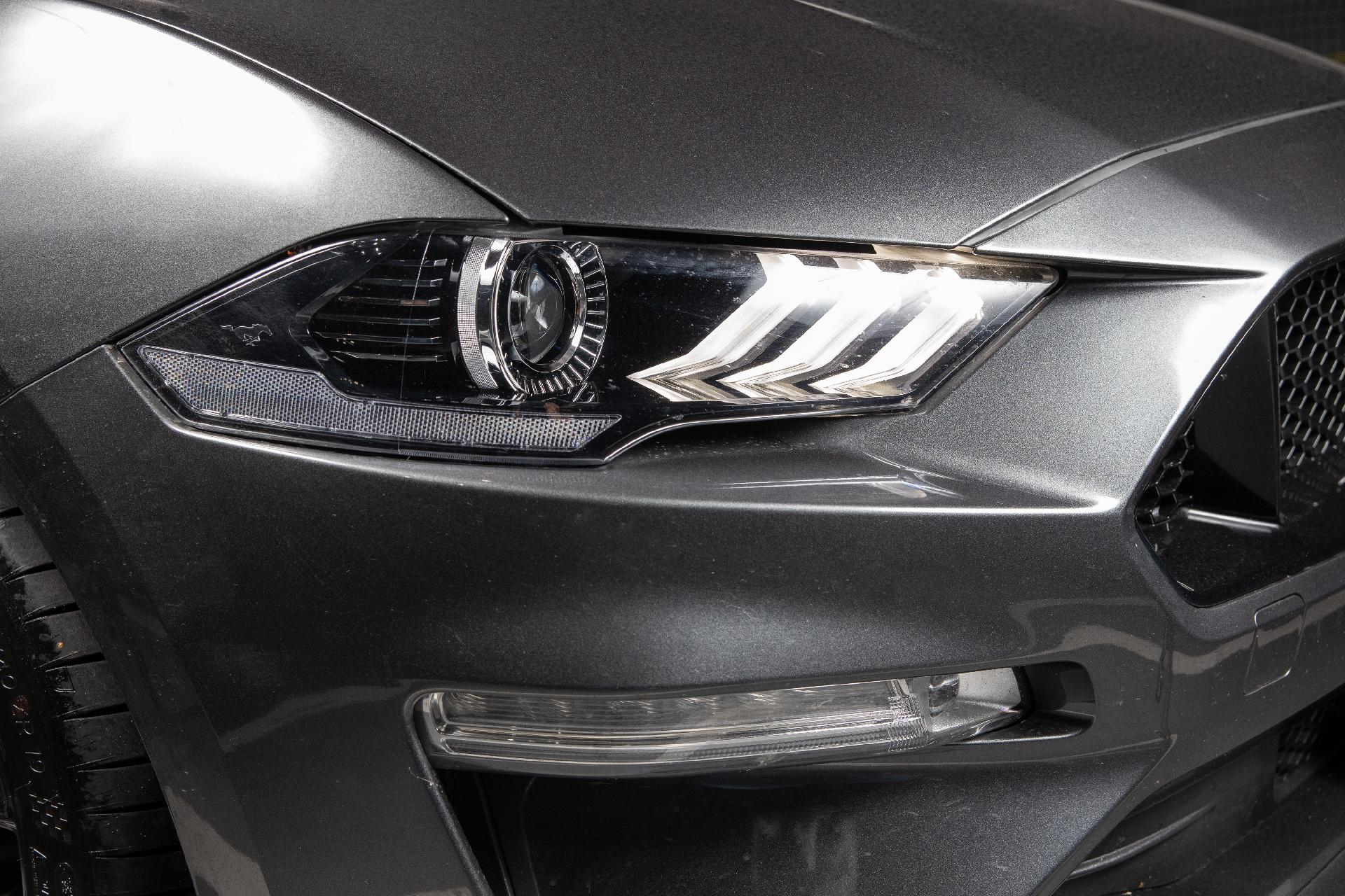 Testamos: Mustang Black Shadow alia visual sombrio com emoção dos 466 cv