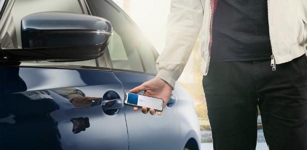 Apple lança chave digital via iPhone em parceria com BMW