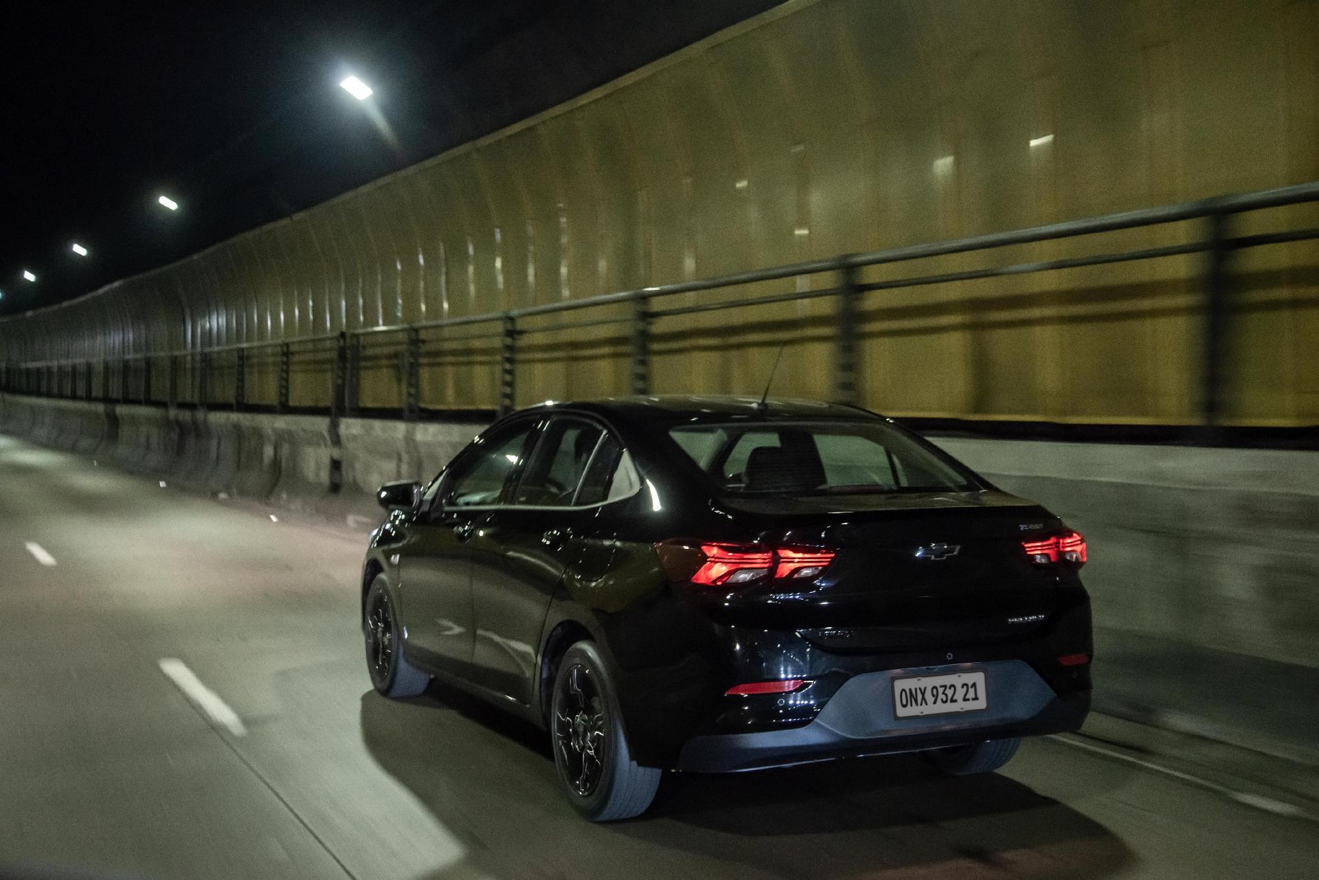 Onix Plus Midnight: sem Wi-Fi e OnStar, sedã seduz pelo visual