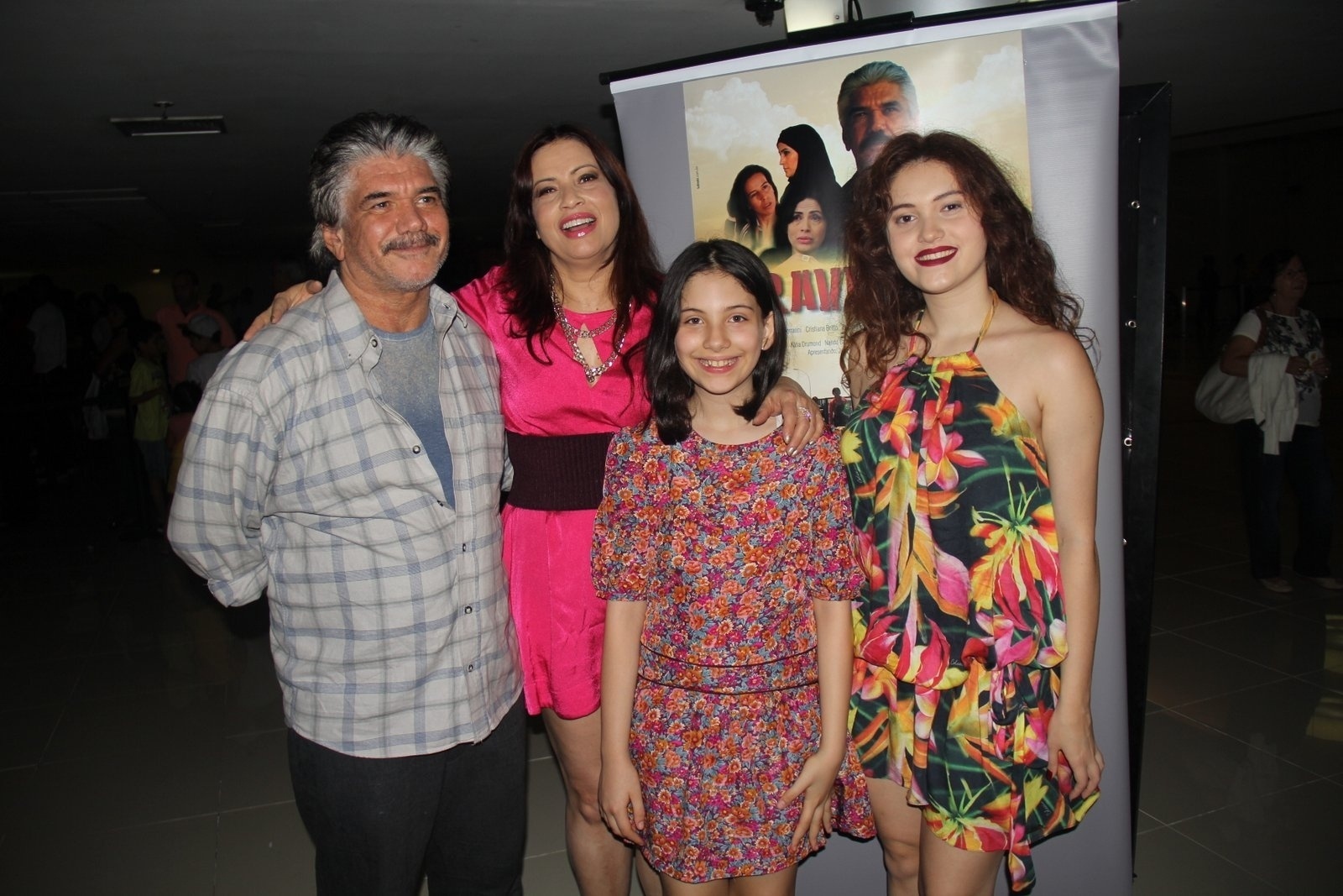 Fotos: Trajetória da atriz Isadora Ribeiro - 11/06/2012 - BOL BOL